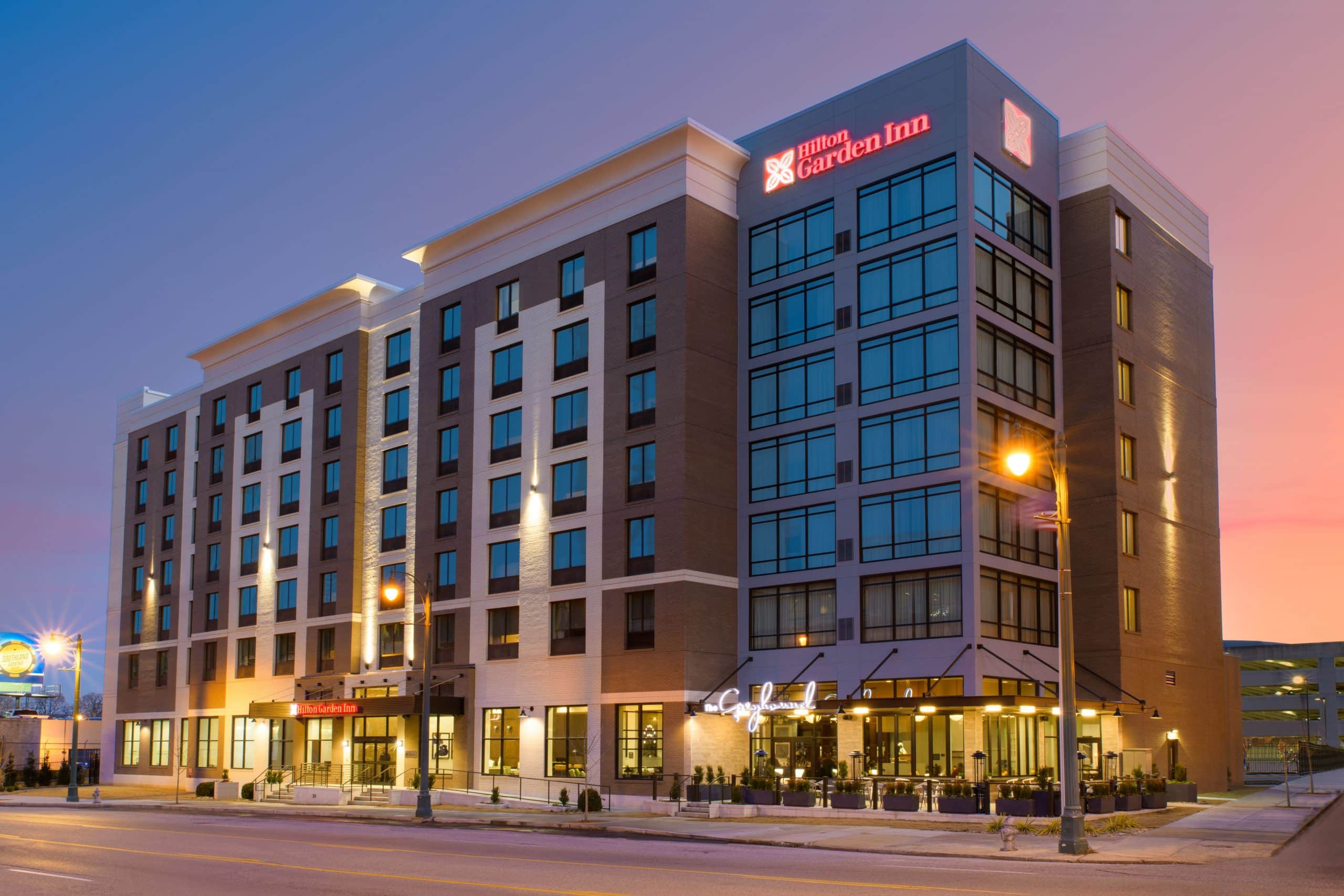 MEMPHIS STAYCATION : Hilton Garden Inn Downtown